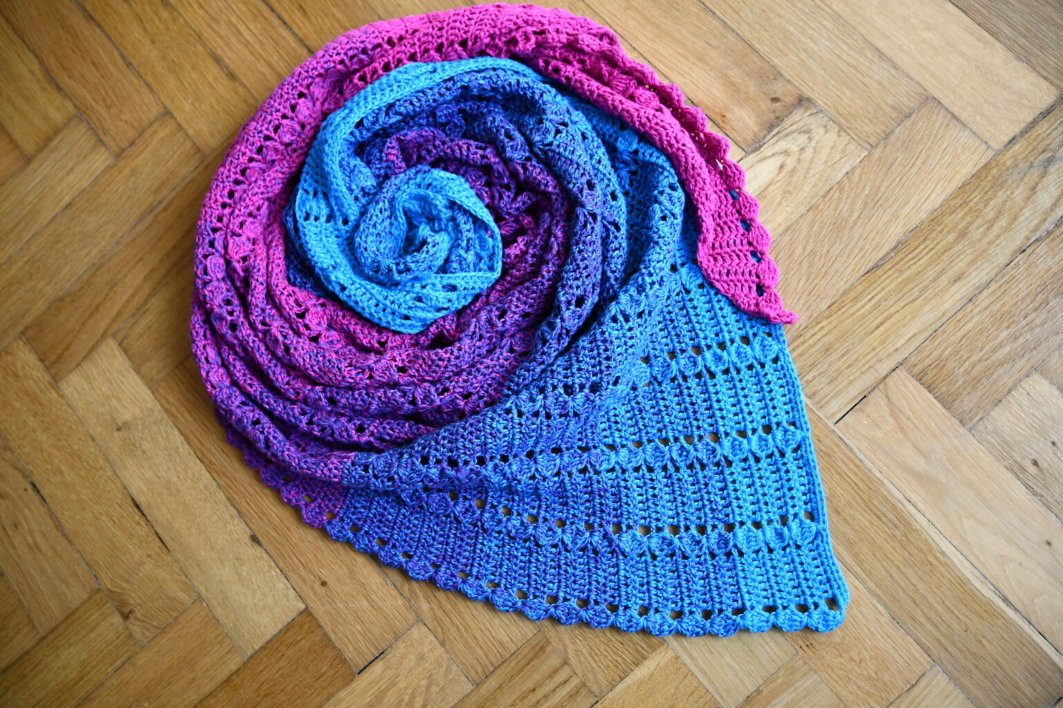 Šátek Cherry Shawl – Kročetka